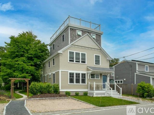 1 BR, 1 BA Apartment 23 Warren Ave, Unit 1, Middletown, RI 02842