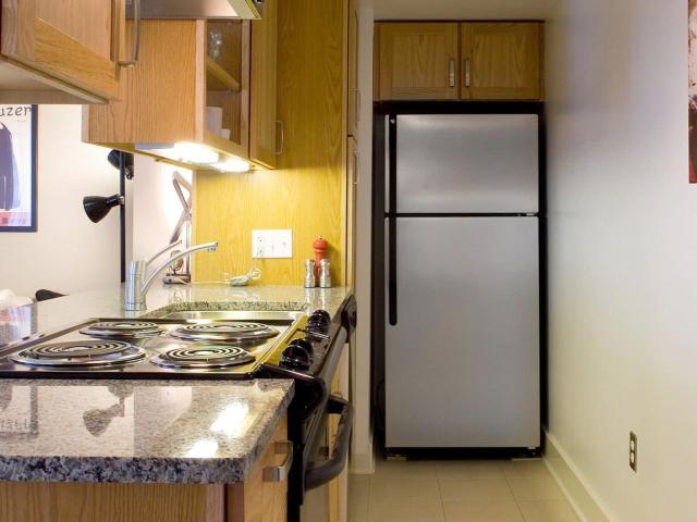 1 BR, 1 BA Apartment 3411 Gillham Road Unit 305, Kansas City, MO 64109