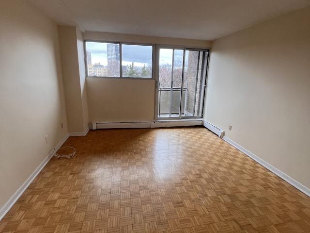 1 BR, 1 BA Apartment 345 Laurier Ave E, Ottawa, ON K1N 6R5