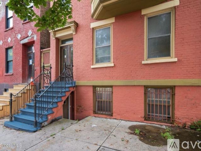 1 BR, 1 BA Apartment 348 Madison Ave, Unit 2, Albany, NY 12210