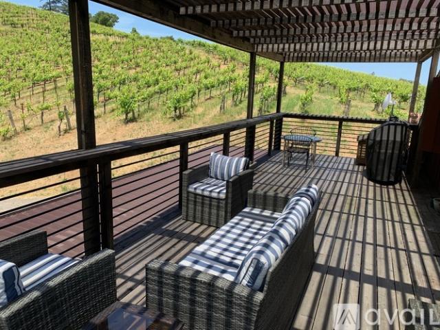 1 BR, 1 BA Apartment 3491 West Dry Creek Road, Unit Studio B, Healdsburg, CA 95448