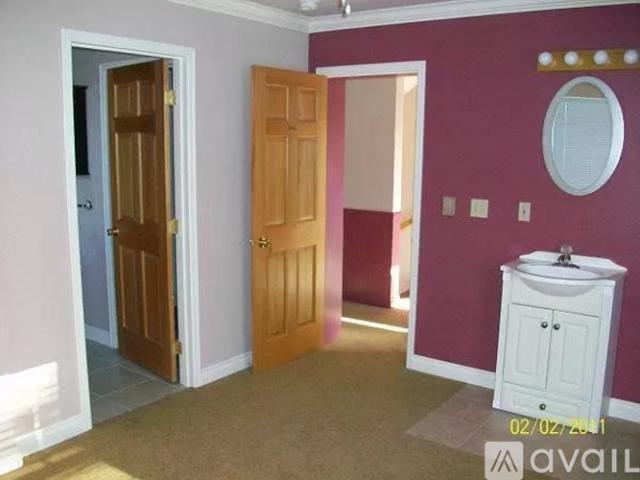 1 BR, 1 BA Apartment 3608 Northeast 44th Street, Unit 8, Seattle, WA 98105