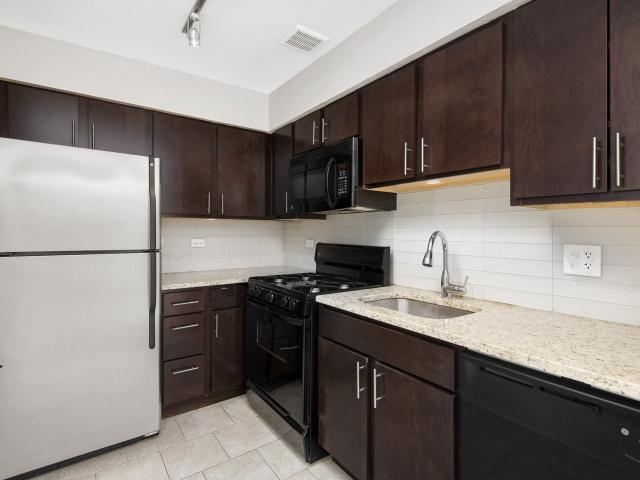 1 BR, 1 BA Apartment 3610 North Pine Grove Avenue Unit 0503, Chicago, IL 60613