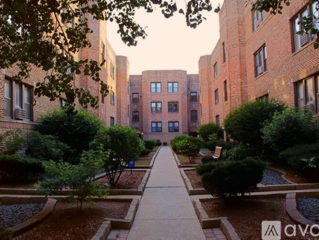 1 BR, 1 BA Apartment 3724 North Pine Grove Avenue, Unit 2S, Chicago, IL 60613