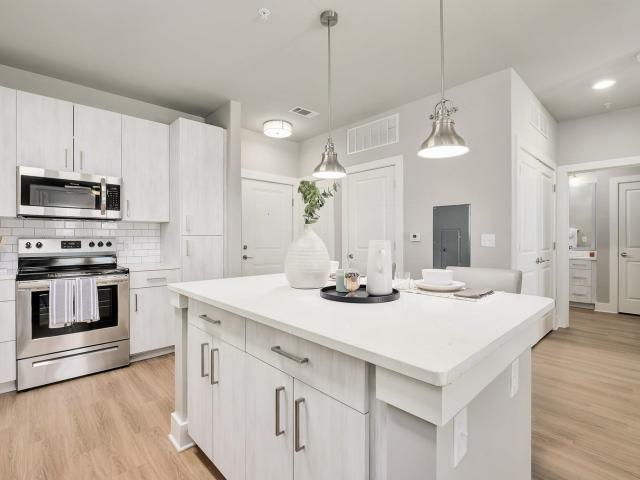 1 BR, 1 BA Apartment 3795 Bismarck Court Unit 6102, Oxford, FL 34484