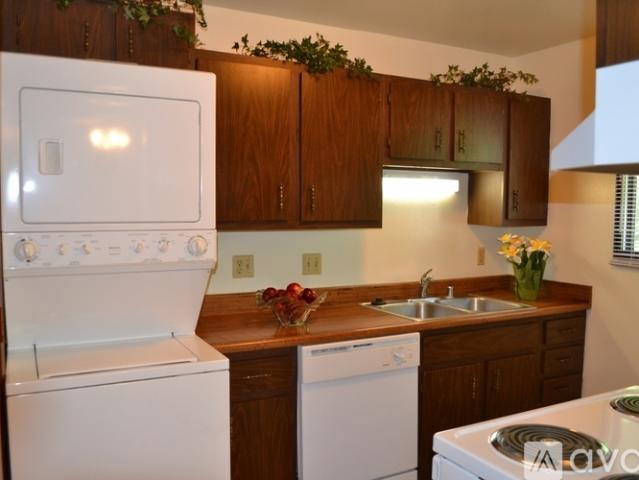 1 BR, 1 BA Apartment 3904 3966 S Tara Hill Dr, Unit 3916, Greenfield, WI 53220