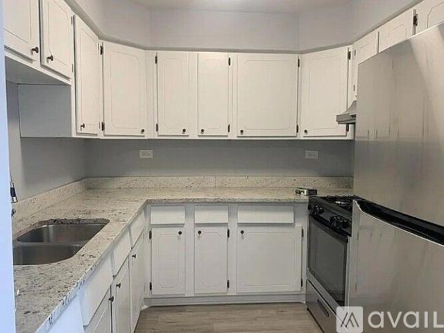 1 BR, 1 BA Apartment 390 Executive Dr, Unit 105, Carol Stream, IL 60188