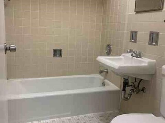 1 BR, 1 BA Apartment 390 Executive Dr, Unit 205, Carol Stream, IL 60188