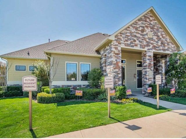 1 BR, 1 BA Apartment 303 N. Hyde Park Unit 0811, Cleburne, TX 76033