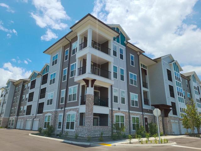 1 BR, 1 BA Apartment 3000 Grand Cypress Drive Unit 221, Lutz, FL 33559