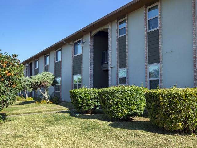 1 BR, 1 BA Apartment 300 E. Mann Rd Laredo, TX 78041