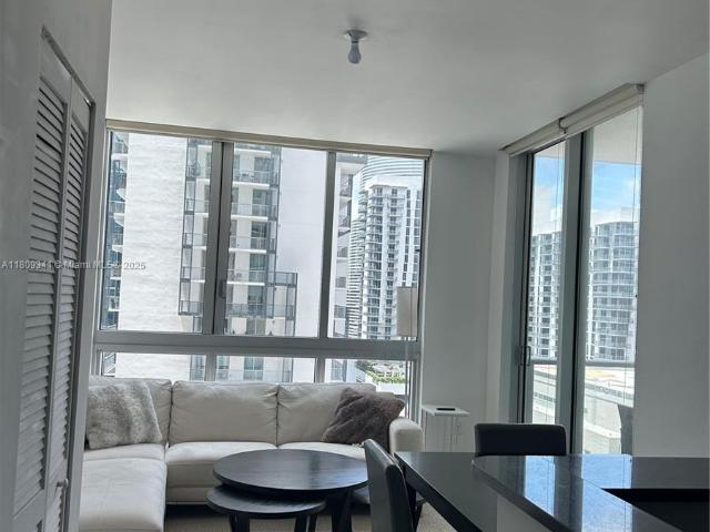 1 BR, 1 BA Apartment 300 South Biscayne Boulevard, Miami, FL 33131