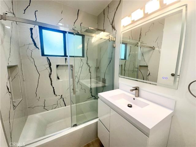 1 BR, 1 BA Apartment 301 Ashland Avenue, Santa Monica, CA 90405