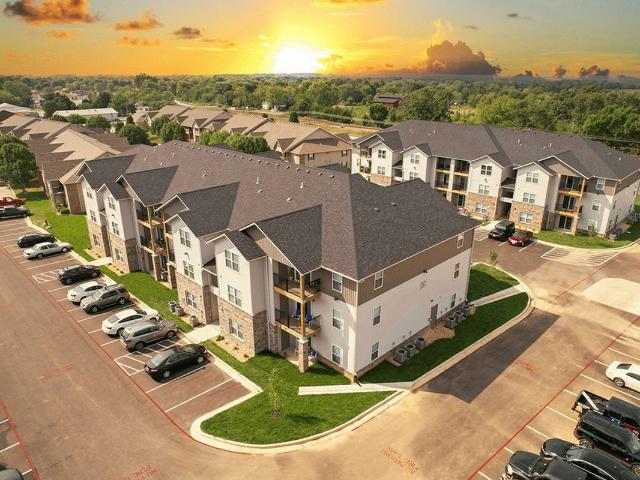 1 BR, 1 BA Apartment 301 East Center Street Unit 805, Rogersville, MO 65742