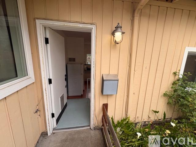 1 BR, 1 BA Apartment 30221 5th Ave S, Unit 2, Federal Way, WA 98003