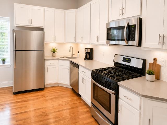 1 BR, 1 BA Apartment 3040 North Milwaukee, Chicago, IL 60606