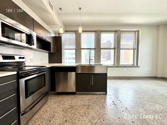 1 BR, 1 BA Apartment 306 E. 12th St Kansas City, MO 64106