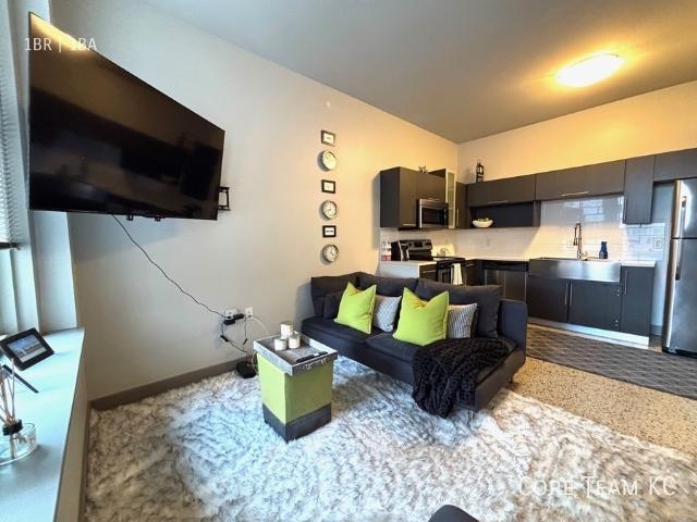1 BR, 1 BA Apartment 306 E. 12th St Kansas City, MO 64106