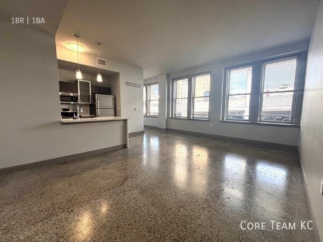 1 BR, 1 BA Apartment 306 E. 12th St Kansas City, MO 64106