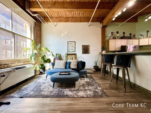 1 BR, 1 BA Apartment 308 W. 8th St Kansas City, MO 64105