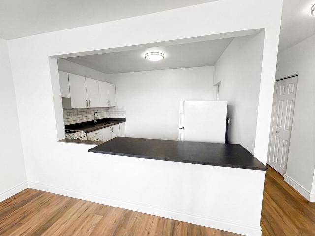 1 BR, 1 BA Apartment 30 Mohawk Road West, Hamilton, ON L9C1V8