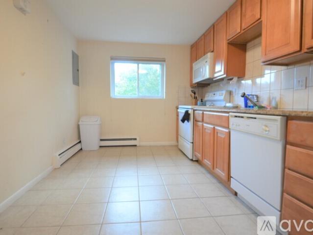 1 BR, 1 BA Apartment 30 Bryon Rd, Unit 4, Newton, MA 02467