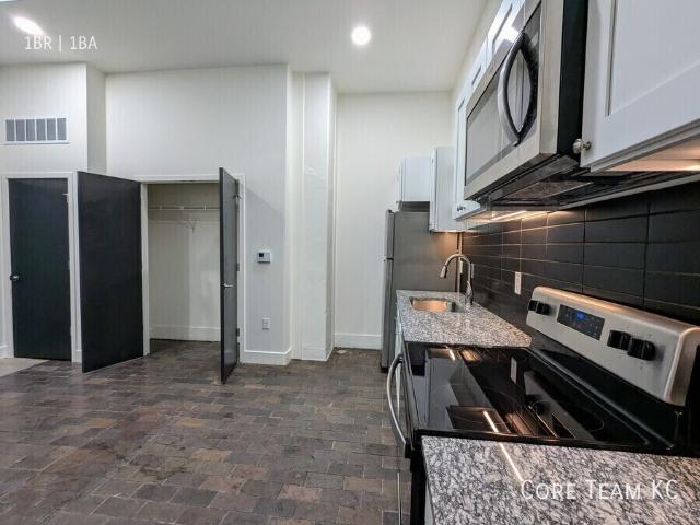 1 BR, 1 BA Apartment 3100 Gillham Plaza, Kansas City, MO 64109