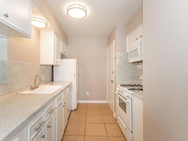 1 BR, 1 BA Apartment 3101 S Broadway Street Unit 34, La Porte, TX 77571