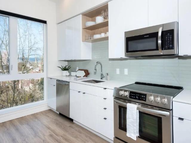 1 BR, 1 BA Apartment 310 South East 12th Avenue Unit 222, Portland, OR 97214