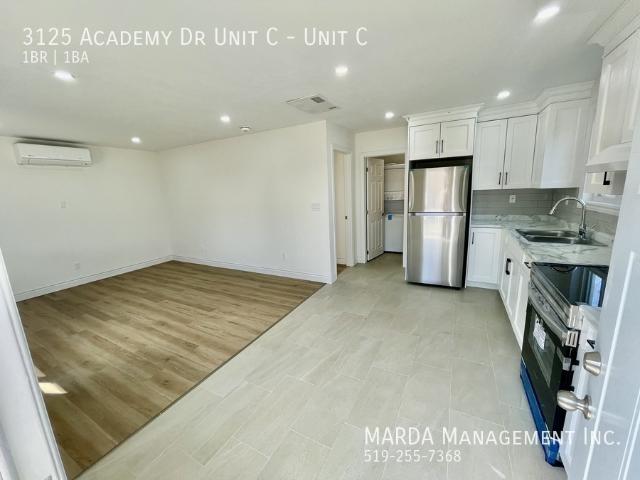 1 BR, 1 BA Apartment 3125 Academy Dr Unit C, Windsor, ON N9E 2H5