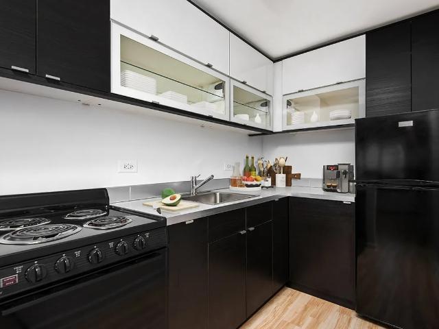 1 BR, 1 BA Apartment 3130 N Lake Shore Dr Unit 211, Chicago, IL 60657