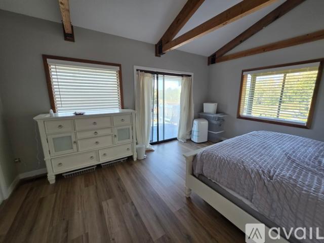 1 BR, 1 BA Apartment 3153 Thunder Ln, Unit 2, Oak Harbor, WA 98277