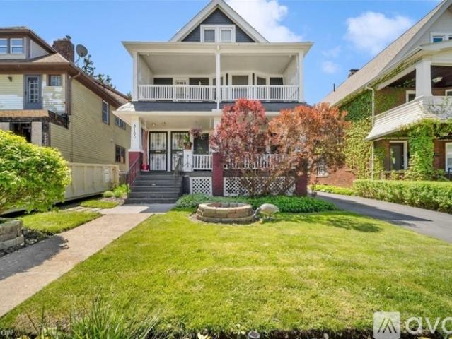 1 BR, 1 BA Apartment 3158 Kensington Road, Unit 3, Cleveland Heights, OH 44118