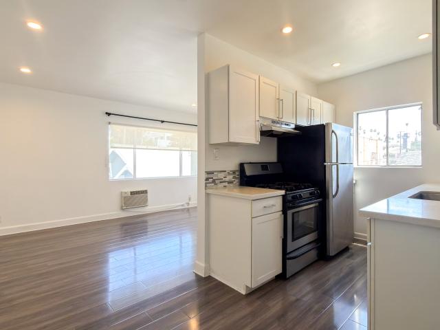 1 BR, 1 BA Apartment 319 N Heliotrope Dr, Los Angeles, CA 90004