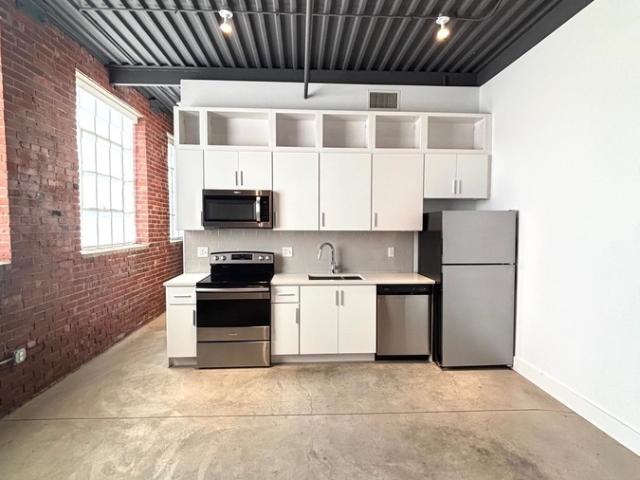 1 BR, 1 BA Apartment 3200 Gillham, Kansas City, MO 64109