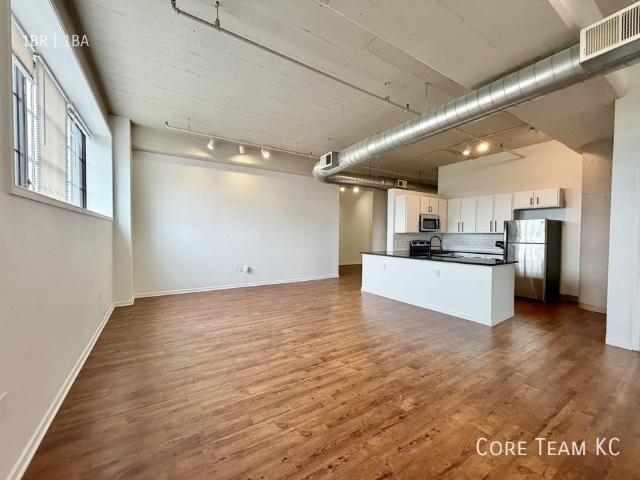 1 BR, 1 BA Apartment 320 W 7th St Kansas City, MO 64105