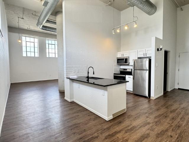 1 BR, 1 BA Apartment 320 W. 7th St Kansas City, MO 64105