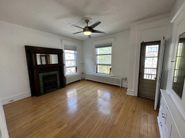 1 BR, 1 BA Apartment 320 Cooper St, Ottawa, ON K2P 0G7