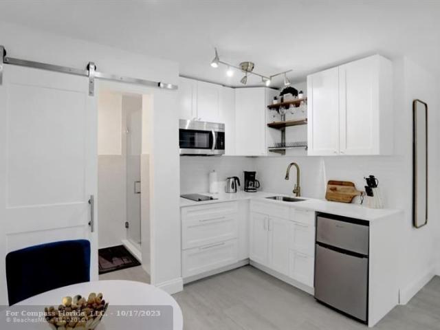 1 BR, 1 BA Apartment 3220 Southeast 11th St, Pompano Beach, FL 33062