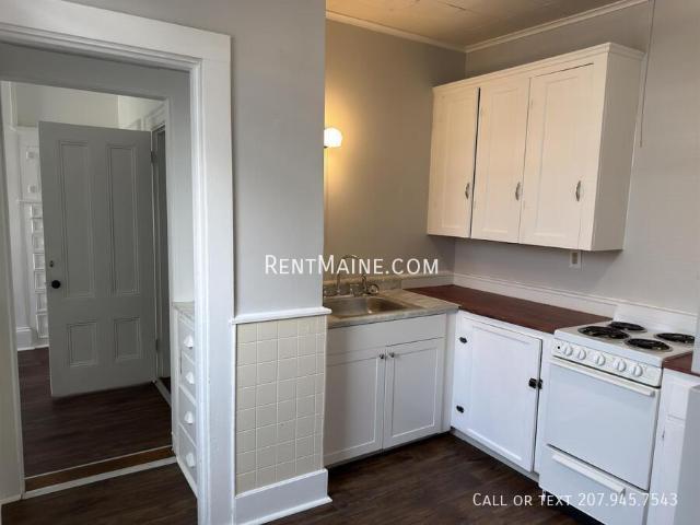 1 BR, 1 BA Apartment 32 Coombs St Apt Bangor, ME 04401