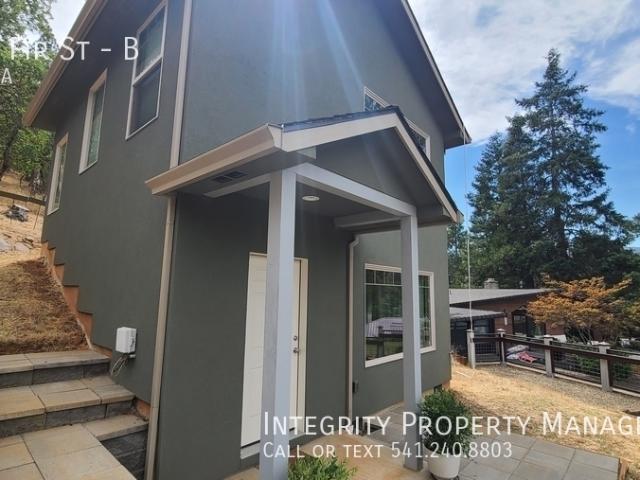 1 BR, 1 BA Apartment 330 E Fir St, Jacksonville, OR 97530