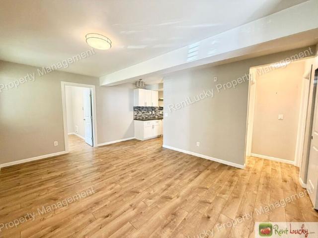 1 BR, 1 BA Apartment 3315 Claremont Ave S, Seattle, WA 98144