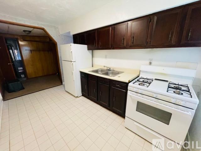 1 BR, 1 BA Apartment 335 Hemlock Dr, Unit Carnot Moon, PA 15108