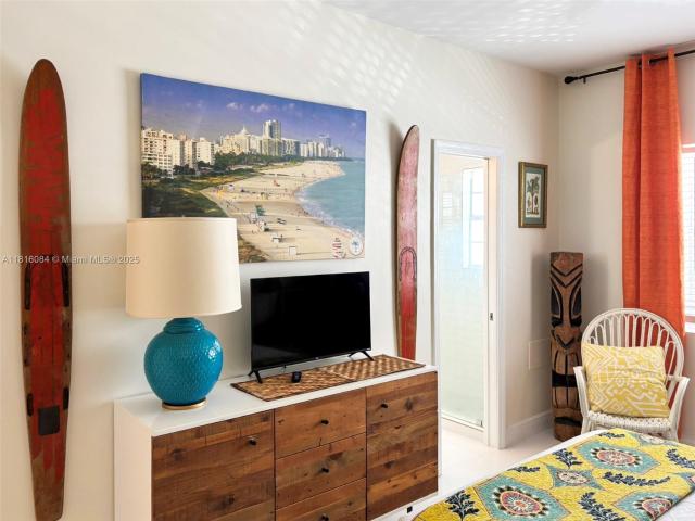 1 BR, 1 BA Apartment 335 Ocean Drive, Miami Beach, FL 33139
