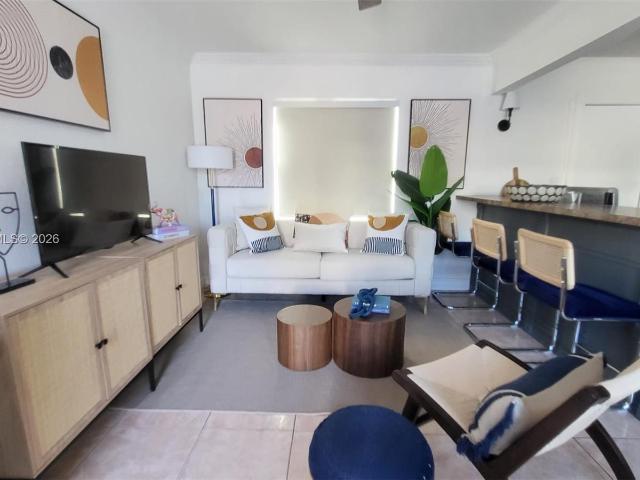 1 BR, 1 BA Apartment 338 Roosevelt St # 1003, Hollywood FL 33019, Hollywood, FL 33019