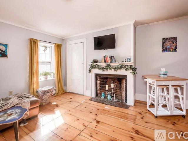 1 BR, 1 BA Apartment 33 Kingston Rd, Unit 3, Exeter, NH 03833
