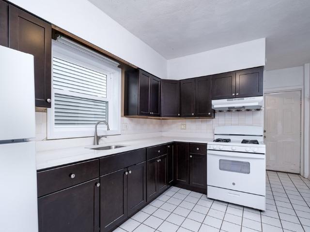 1 BR, 1 BA Apartment 3 Dell St, Somerville, MA 02145