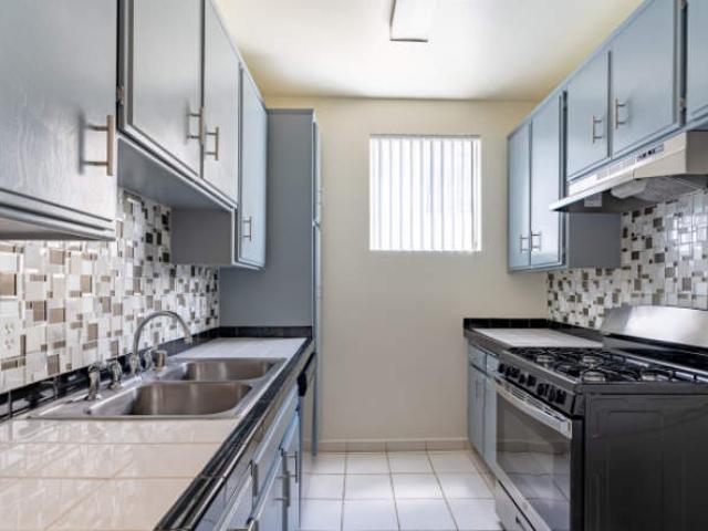 1 BR, 1 BA Apartment 444 S Kingsley Dr, Los Angeles, CA 90020