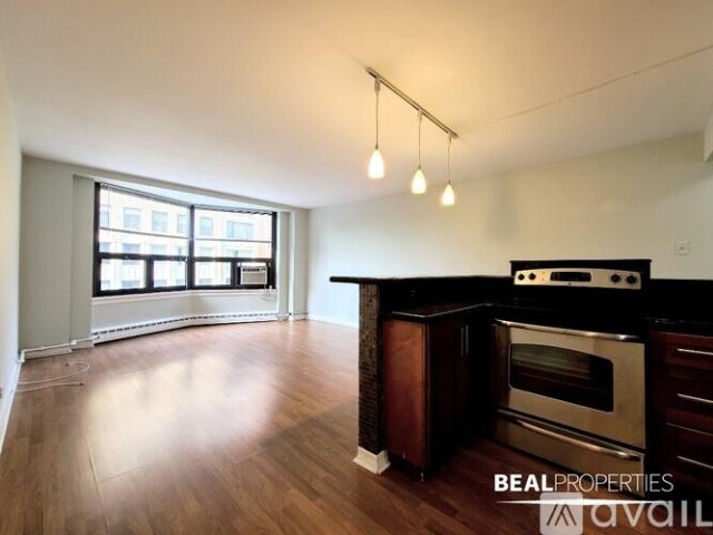 1 BR, 1 BA Apartment 445 W Wellington Ave, Unit 12G, Chicago, IL 60657
