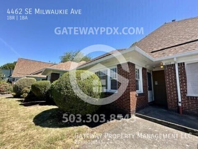 1 BR, 1 BA Apartment 4462 SE Milwaukie Ave, Portland, OR 97202